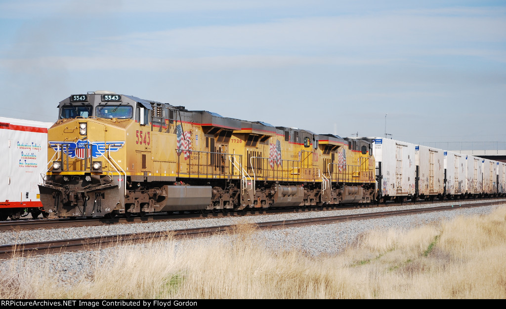 UP 5543 leadp solid ARMN reefer train eastward